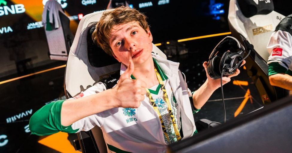 M0NESY рассказал, как kyousuke адаптировался к игре в Team Falcons