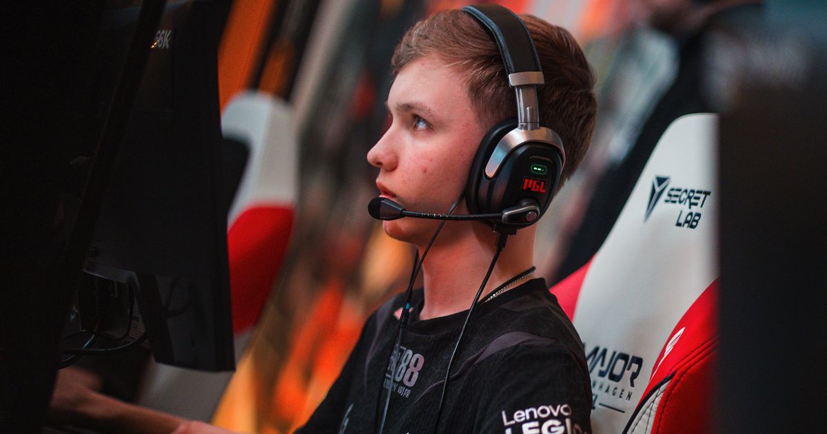 Kassad похвалил m0NESY за его игру со снайперской винтовкой