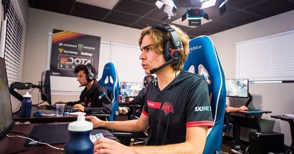 HellRaisers покинули DOTA Summit 13