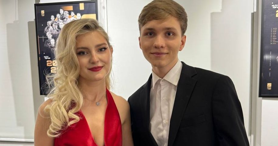 Eva Elfie собрала команду мечты в CS2 с donk и m0NESY