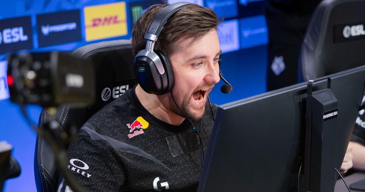 Kassad снова подколол фанатов HooXi