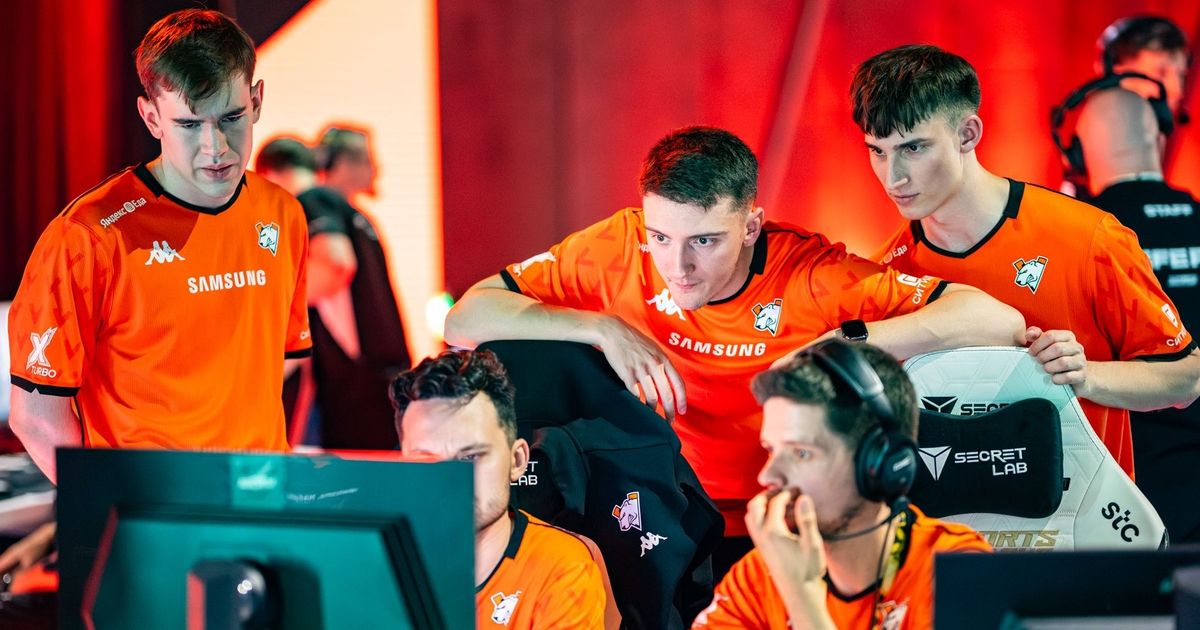 Команда Red Bull стала чемпионом EWC 2025 по гоночному симулятору Rennsport — Virtus.pro заняла ...