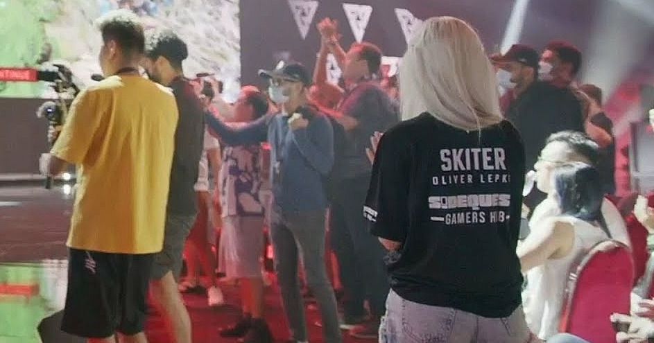 Девушка Skiter приревновала игрока к Eva Elfie на The International 2022