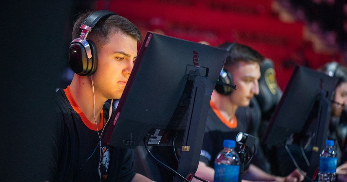 Virtus.pro победила Aurora Gaming и прошла в плей-офф PARI Dunav Party LAN