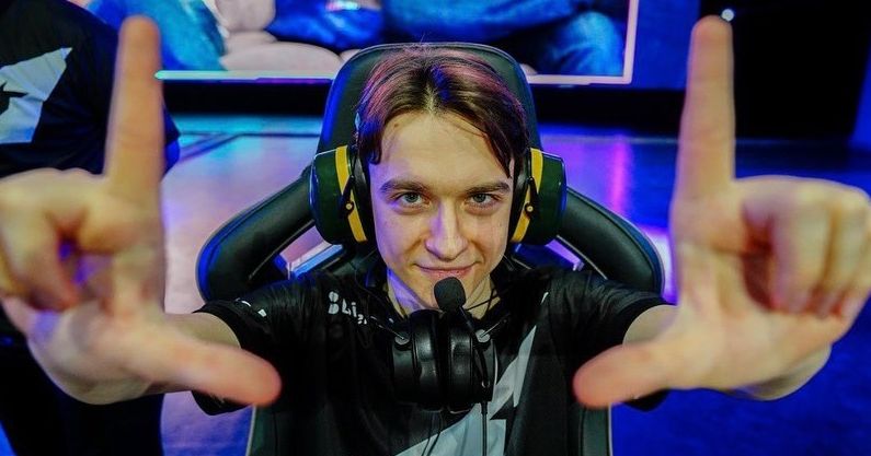 Smiling Knight назвал состав мечты в Dota 2