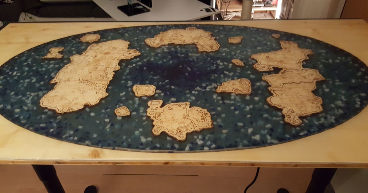 Девушка сделала игровой стол с картой Азерота для фаната World of Warcraft