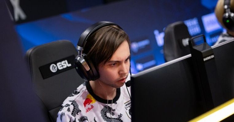 Team Spirit одержала победу над Team 3DMAX и прошла в плей-офф ESL Pro ...