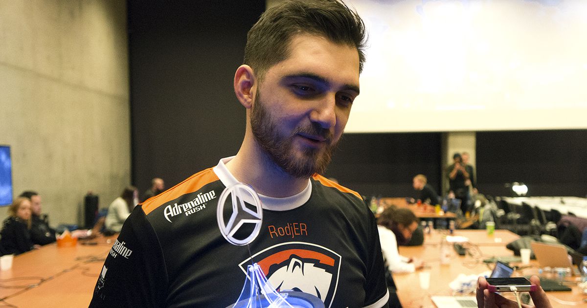 «Всегда надо нападать первым, чтобы выиграть драку»: RodjER анализирует игры Virtus.pro