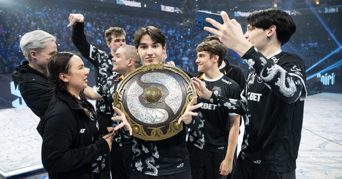 Korb3n поприветствовал вернувшихся Yatoro, Collapse и Silent